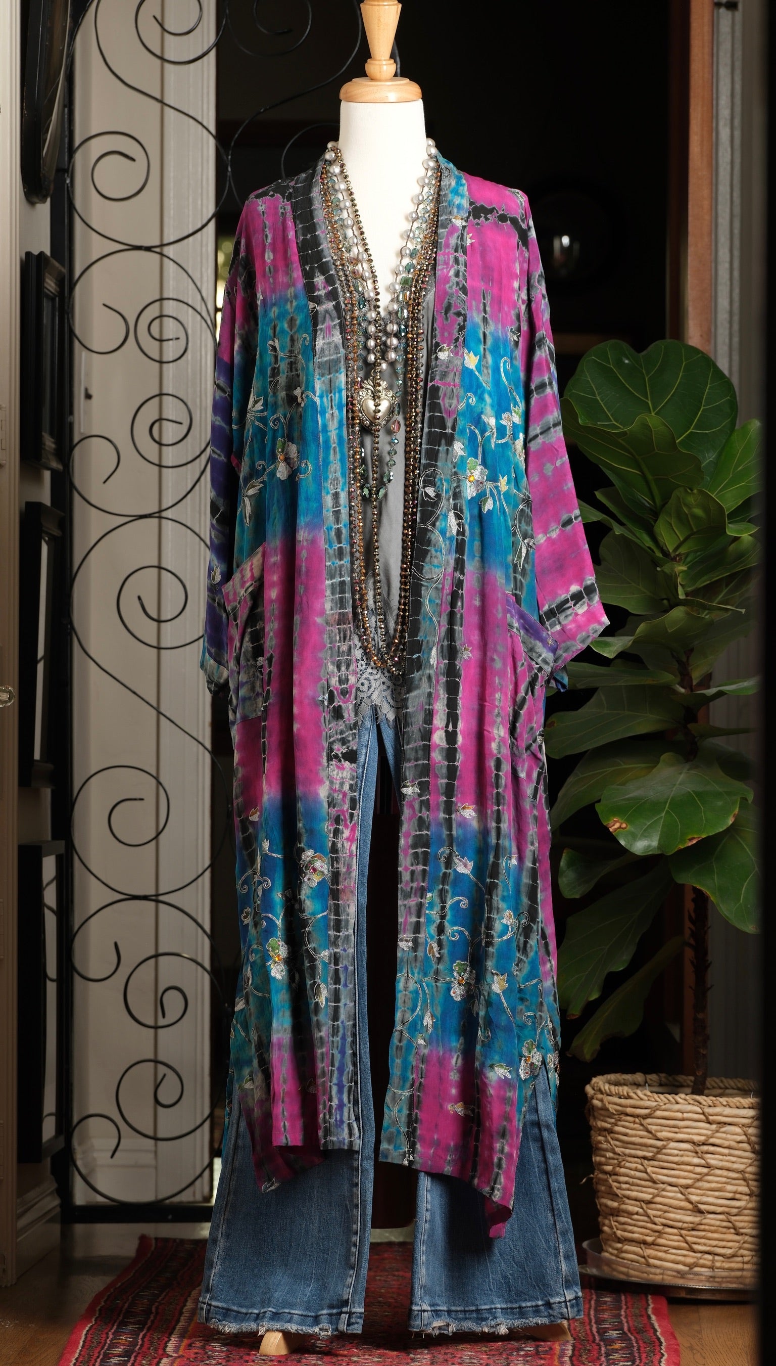 Smoke Duster in Fuchsia Holiday – Chateau Bel Age Boutique